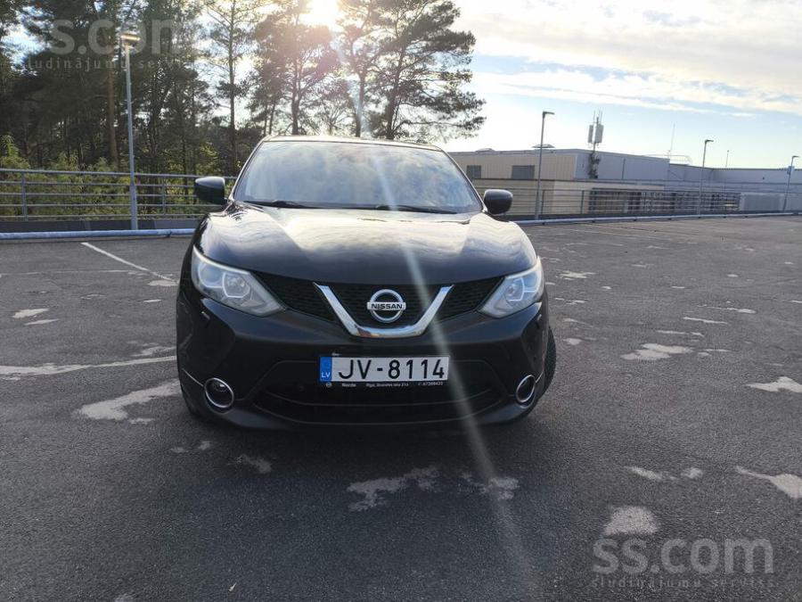 Black Nissan Qashqai 2015 in Riga, with an engine capacity of 1.50 L and mileage of 222 thousand km for 7900 €, photo 3 on AUTOMOTO.COM.LV
