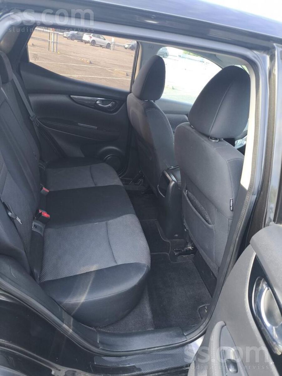 Black Nissan Qashqai 2015 in Riga, with an engine capacity of 1.50 L and mileage of 222 thousand km for 7900 €, photo 8 on AUTOMOTO.COM.LV