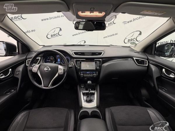 Black Nissan Qashqai 2015 in Avizieniai, with an engine capacity of 1.60 L and mileage of 229 thousand km for 9500 €, photo 3 on AUTOMOTO.COM.LV