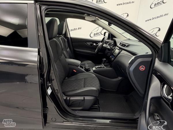 Black Nissan Qashqai 2015 in Avizieniai, with an engine capacity of 1.60 L and mileage of 229 thousand km for 9500 €, photo 4 on AUTOMOTO.COM.LV