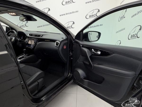 Black Nissan Qashqai 2015 in Avizieniai, with an engine capacity of 1.60 L and mileage of 229 thousand km for 9500 €, photo 8 on AUTOMOTO.COM.LV