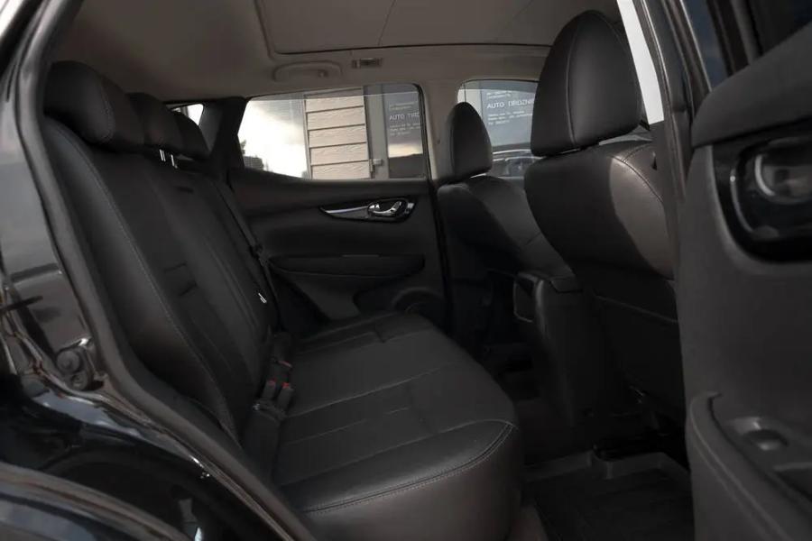 Melns Nissan Qashqai 2015 Jelgava, ar dzinēja tilpumu 1.20 L un nobraukumu 91 tūkst. km par 9450 €, foto 11 vietnē AUTOMOTO.COM.LV