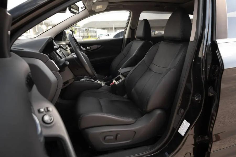 Melns Nissan Qashqai 2015 Jelgava, ar dzinēja tilpumu 1.20 L un nobraukumu 91 tūkst. km par 9450 €, foto 13 vietnē AUTOMOTO.COM.LV