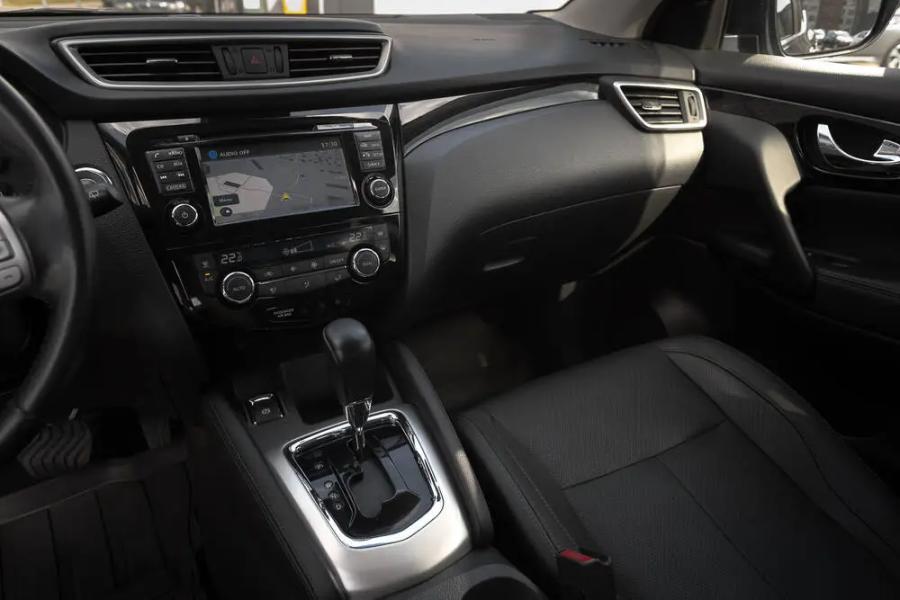 Melns Nissan Qashqai 2015 Jelgava, ar dzinēja tilpumu 1.20 L un nobraukumu 91 tūkst. km par 9450 €, foto 15 vietnē AUTOMOTO.COM.LV
