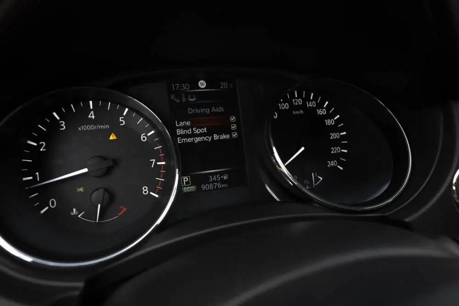 Melns Nissan Qashqai 2015 Jelgava, ar dzinēja tilpumu 1.20 L un nobraukumu 91 tūkst. km par 9450 €, foto 21 vietnē AUTOMOTO.COM.LV