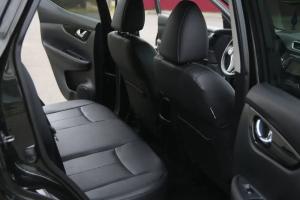 Melns Nissan Qashqai 2015 Rīga, ar dzinēja tilpumu 1.60 L un nobraukumu 195 tūkst. km par 9990 €, foto 10 vietnē AUTOMOTO.COM.LV