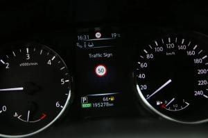 Melns Nissan Qashqai 2015 Rīga, ar dzinēja tilpumu 1.60 L un nobraukumu 195 tūkst. km par 9990 €, foto 11 vietnē AUTOMOTO.COM.LV