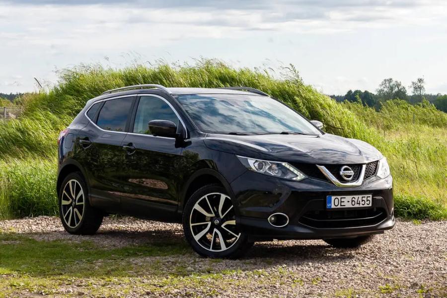 Melns Nissan Qashqai 2015 Rīga, ar dzinēja tilpumu 1.60 L un nobraukumu 170 tūkst. km par 10995 €, foto 1 vietnē AUTOMOTO.COM.LV