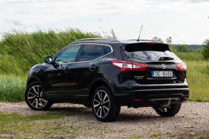 Melns Nissan Qashqai 2015 Rīga, ar dzinēja tilpumu 1.60 L un nobraukumu 170 tūkst. km par 10995 €, foto 3 vietnē AUTOMOTO.COM.LV