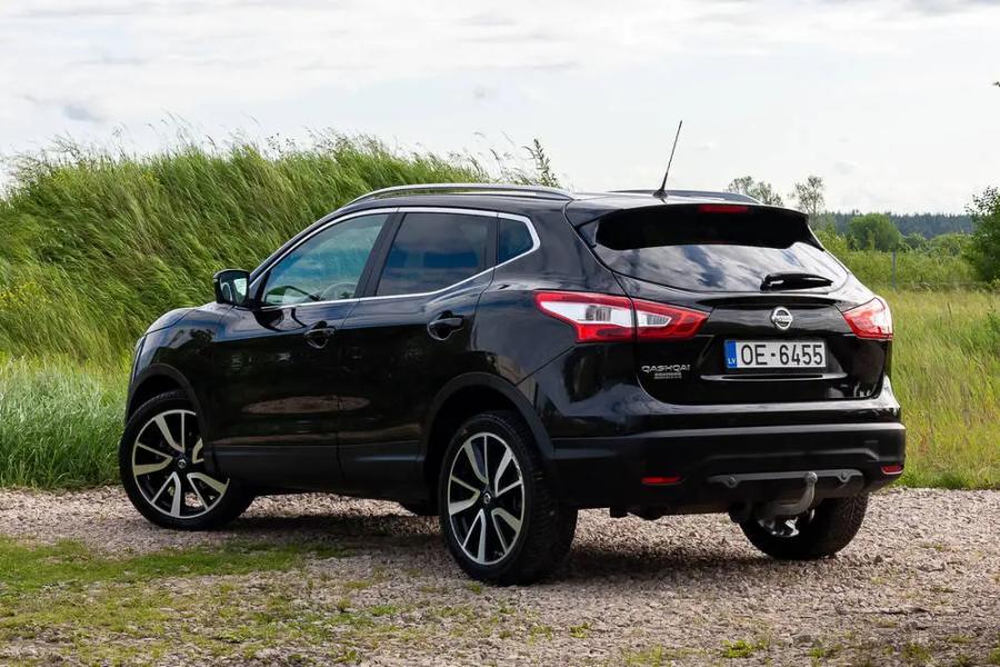 Melns Nissan Qashqai 2015 Rīga, ar dzinēja tilpumu 1.60 L un nobraukumu 170 tūkst. km par 10995 €, foto 3 vietnē AUTOMOTO.COM.LV