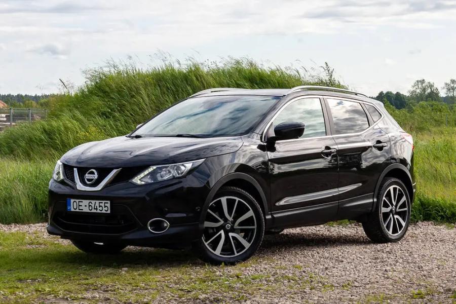 Melns Nissan Qashqai 2015 Rīga, ar dzinēja tilpumu 1.60 L un nobraukumu 170 tūkst. km par 10995 €, foto 4 vietnē AUTOMOTO.COM.LV