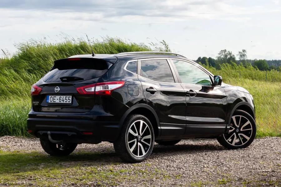Melns Nissan Qashqai 2015 Rīga, ar dzinēja tilpumu 1.60 L un nobraukumu 170 tūkst. km par 10995 €, foto 5 vietnē AUTOMOTO.COM.LV