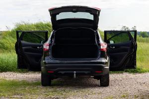 Melns Nissan Qashqai 2015 Rīga, ar dzinēja tilpumu 1.60 L un nobraukumu 170 tūkst. km par 10995 €, foto 6 vietnē AUTOMOTO.COM.LV