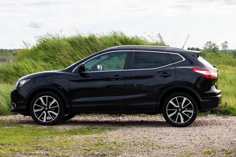 Melns Nissan Qashqai 2015 Rīga, ar dzinēja tilpumu 1.60 L un nobraukumu 170 tūkst. km par 10995 €, foto 10 vietnē AUTOMOTO.COM.LV