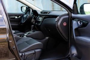 Melns Nissan Qashqai 2015 Rīga, ar dzinēja tilpumu 1.60 L un nobraukumu 170 tūkst. km par 10995 €, foto 18 vietnē AUTOMOTO.COM.LV