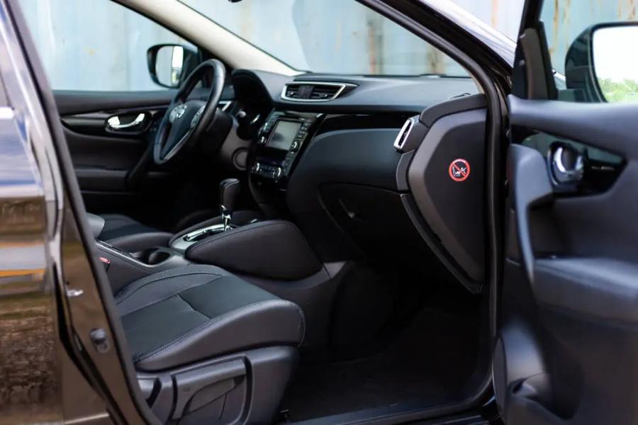 Melns Nissan Qashqai 2015 Rīga, ar dzinēja tilpumu 1.60 L un nobraukumu 170 tūkst. km par 10995 €, foto 18 vietnē AUTOMOTO.COM.LV