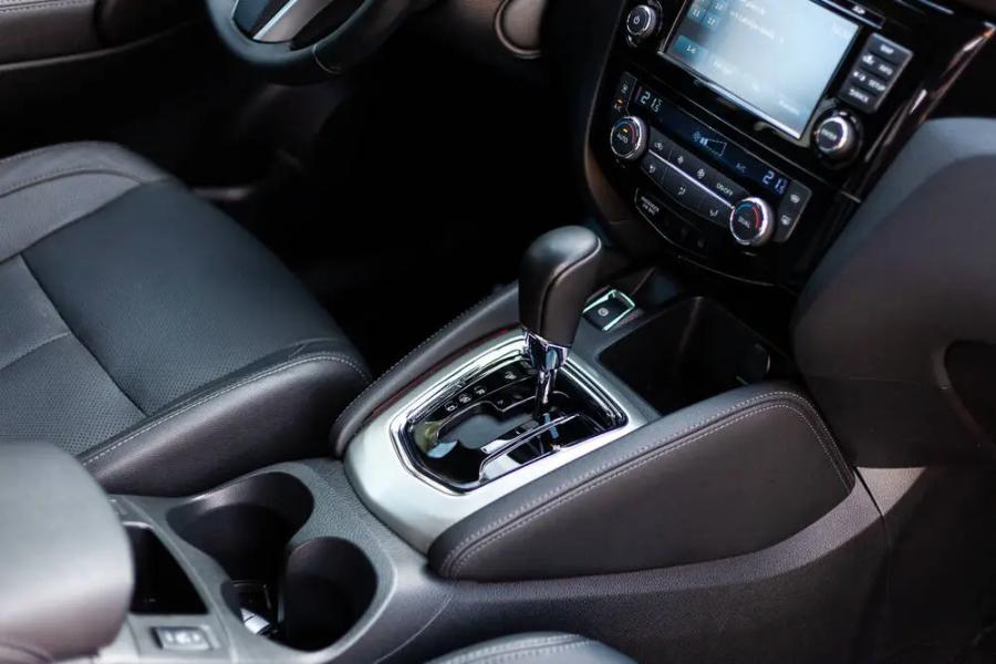 Melns Nissan Qashqai 2015 Rīga, ar dzinēja tilpumu 1.60 L un nobraukumu 170 tūkst. km par 10995 €, foto 20 vietnē AUTOMOTO.COM.LV