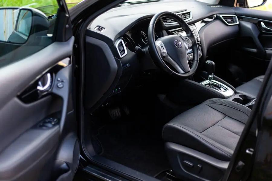 Melns Nissan Qashqai 2015 Rīga, ar dzinēja tilpumu 1.60 L un nobraukumu 170 tūkst. km par 10995 €, foto 21 vietnē AUTOMOTO.COM.LV