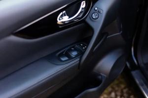 Melns Nissan Qashqai 2015 Rīga, ar dzinēja tilpumu 1.60 L un nobraukumu 170 tūkst. km par 10995 €, foto 22 vietnē AUTOMOTO.COM.LV