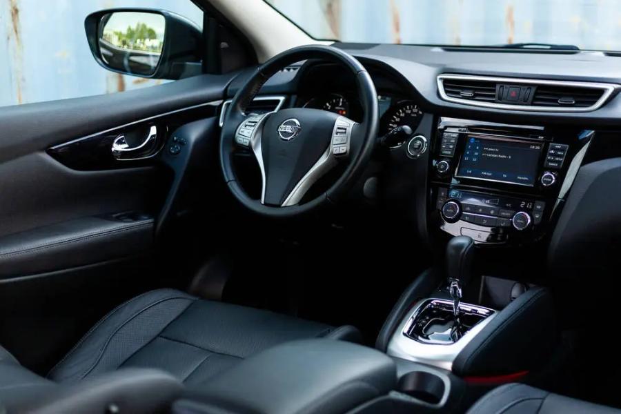 Melns Nissan Qashqai 2015 Rīga, ar dzinēja tilpumu 1.60 L un nobraukumu 170 tūkst. km par 10995 €, foto 27 vietnē AUTOMOTO.COM.LV