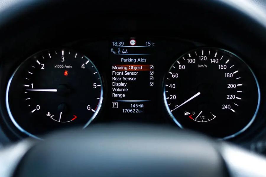 Melns Nissan Qashqai 2015 Rīga, ar dzinēja tilpumu 1.60 L un nobraukumu 170 tūkst. km par 10995 €, foto 31 vietnē AUTOMOTO.COM.LV