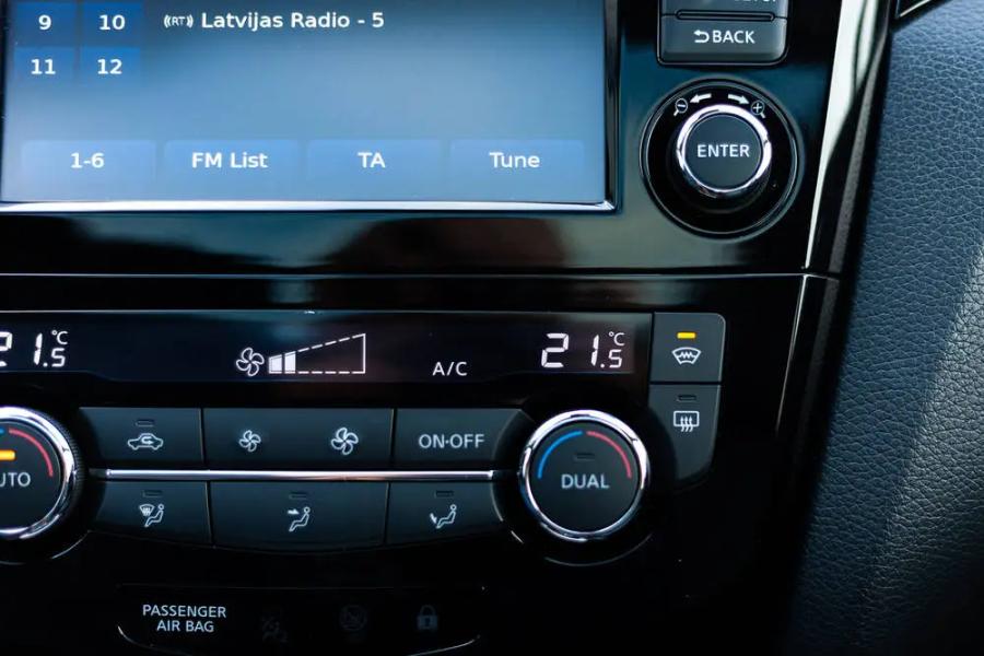 Melns Nissan Qashqai 2015 Rīga, ar dzinēja tilpumu 1.60 L un nobraukumu 170 tūkst. km par 10995 €, foto 33 vietnē AUTOMOTO.COM.LV