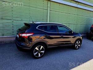 Black Nissan Qashqai 2015 in Riga, with an engine capacity of 1.50 L and mileage of 199 thousand km for 8390 €, photo 3 on AUTOMOTO.COM.LV