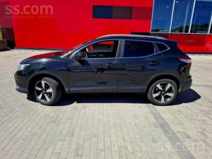 Black Nissan Qashqai 2015 in Riga, with an engine capacity of 1.50 L and mileage of 199 thousand km for 8390 €, photo 4 on AUTOMOTO.COM.LV