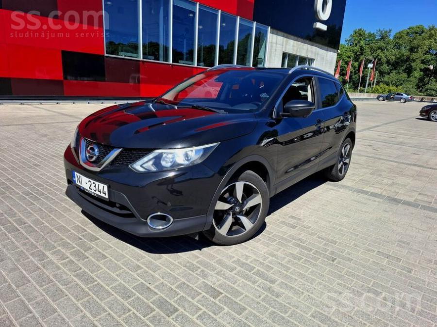 Black Nissan Qashqai 2015 in Riga, with an engine capacity of 1.50 L and mileage of 199 thousand km for 8390 €, photo 5 on AUTOMOTO.COM.LV