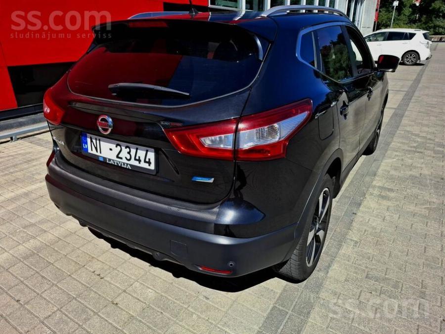 Black Nissan Qashqai 2015 in Riga, with an engine capacity of 1.50 L and mileage of 199 thousand km for 8390 €, photo 17 on AUTOMOTO.COM.LV