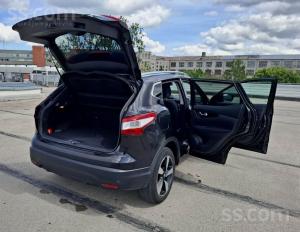 Black Nissan Qashqai 2015 in Riga, with an engine capacity of 1.50 L and mileage of 199 thousand km for 8390 €, photo 27 on AUTOMOTO.COM.LV