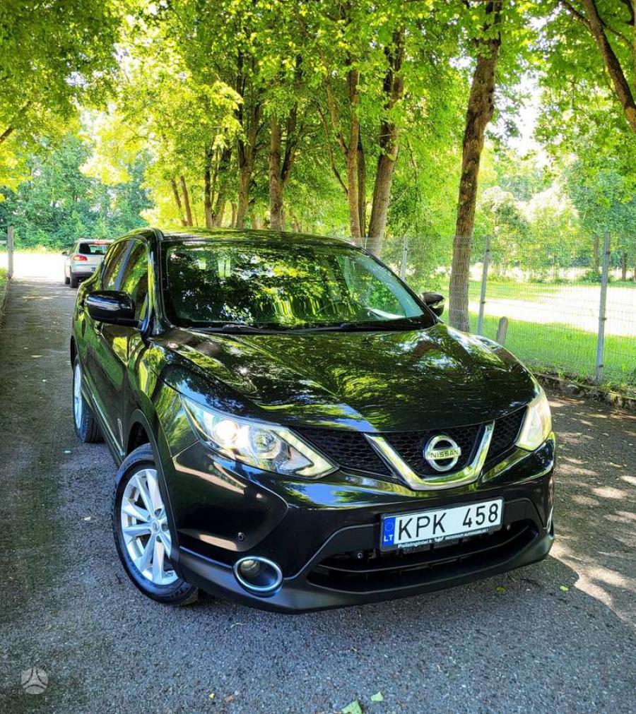 Black Nissan Qashqai 2015 in Siauliai, with an engine capacity of 1.60 L and mileage of 303 thousand km for 6990 €, photo 3 on AUTOMOTO.COM.LV