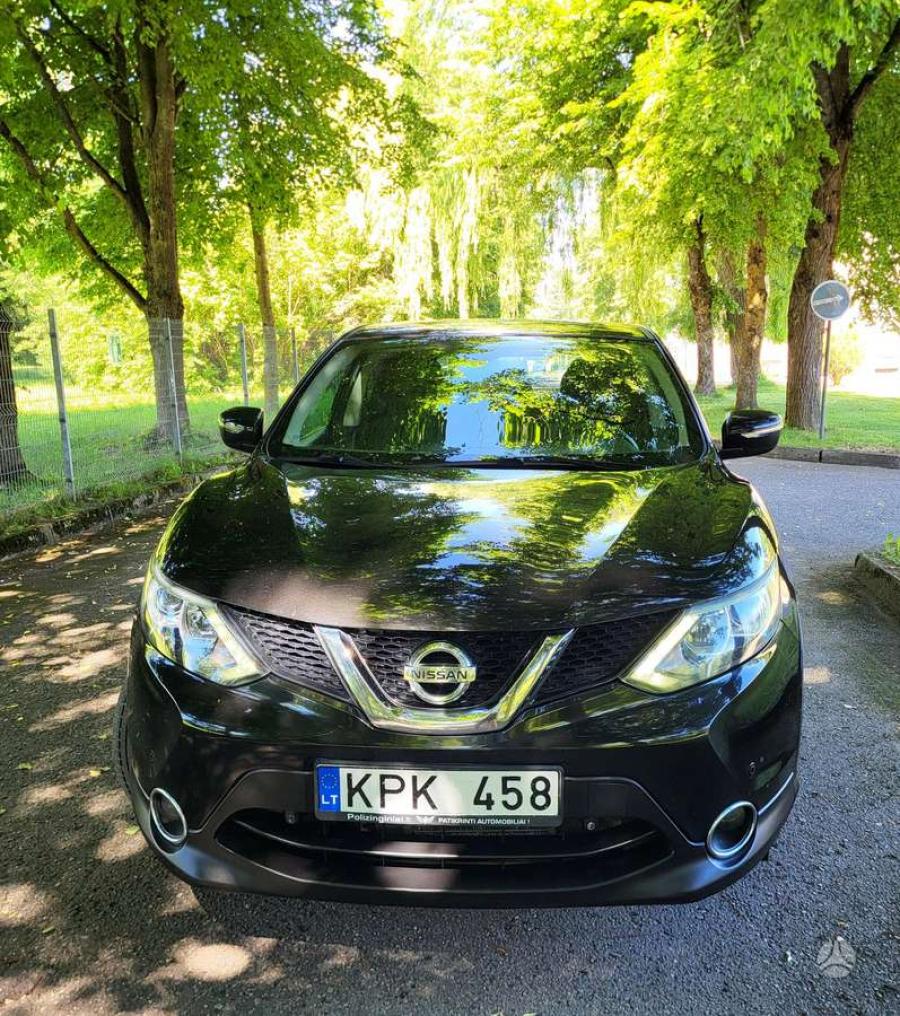 Black Nissan Qashqai 2015 in Siauliai, with an engine capacity of 1.60 L and mileage of 303 thousand km for 6990 €, photo 13 on AUTOMOTO.COM.LV