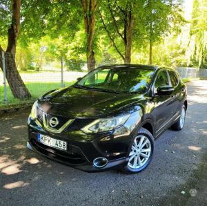 Black Nissan Qashqai 2015 in Siauliai, with an engine capacity of 1.60 L and mileage of 303 thousand km for 6990 €, photo 14 on AUTOMOTO.COM.LV