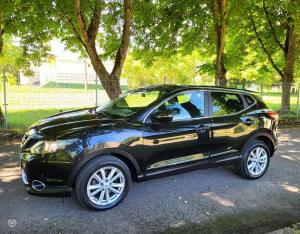 Black Nissan Qashqai 2015 in Siauliai, with an engine capacity of 1.60 L and mileage of 303 thousand km for 6990 €, photo 15 on AUTOMOTO.COM.LV