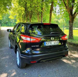 Black Nissan Qashqai 2015 in Siauliai, with an engine capacity of 1.60 L and mileage of 303 thousand km for 6990 €, photo 18 on AUTOMOTO.COM.LV