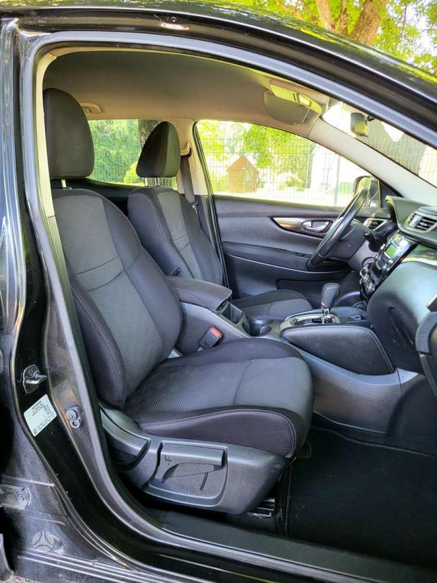 Black Nissan Qashqai 2015 in Siauliai, with an engine capacity of 1.60 L and mileage of 303 thousand km for 6990 €, photo 19 on AUTOMOTO.COM.LV