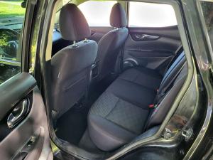 Black Nissan Qashqai 2015 in Siauliai, with an engine capacity of 1.60 L and mileage of 303 thousand km for 6990 €, photo 21 on AUTOMOTO.COM.LV
