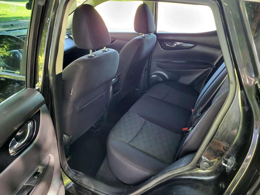 Black Nissan Qashqai 2015 in Siauliai, with an engine capacity of 1.60 L and mileage of 303 thousand km for 6990 €, photo 21 on AUTOMOTO.COM.LV