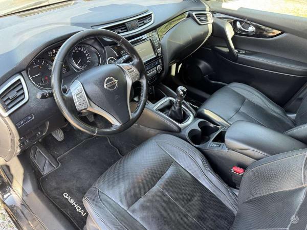 Black Nissan Qashqai 2015 in Alytus, with an engine capacity of 1.50 L and mileage of 293 thousand km for 7950 €, photo 7 on AUTOMOTO.COM.LV