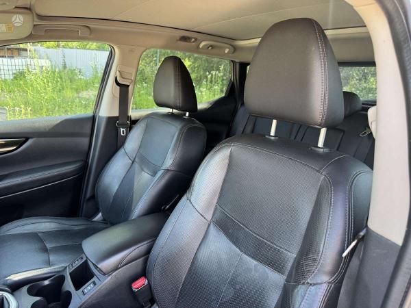 Black Nissan Qashqai 2015 in Alytus, with an engine capacity of 1.50 L and mileage of 293 thousand km for 7950 €, photo 8 on AUTOMOTO.COM.LV