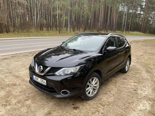 Black Nissan Qashqai 2015 in Vilnius, with an engine capacity of 1.20 L and mileage of 172 thousand km for 9200 €, photo 1 on AUTOMOTO.COM.LV