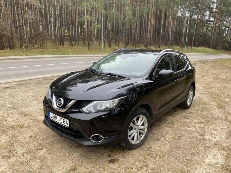 Black Nissan Qashqai 2015 in Vilnius, with an engine capacity of 1.20 L and mileage of 172 thousand km for 9200 €, photo 1 on AUTOMOTO.COM.LV