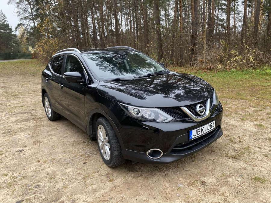 Black Nissan Qashqai 2015 in Vilnius, with an engine capacity of 1.20 L and mileage of 172 thousand km for 9200 €, photo 3 on AUTOMOTO.COM.LV