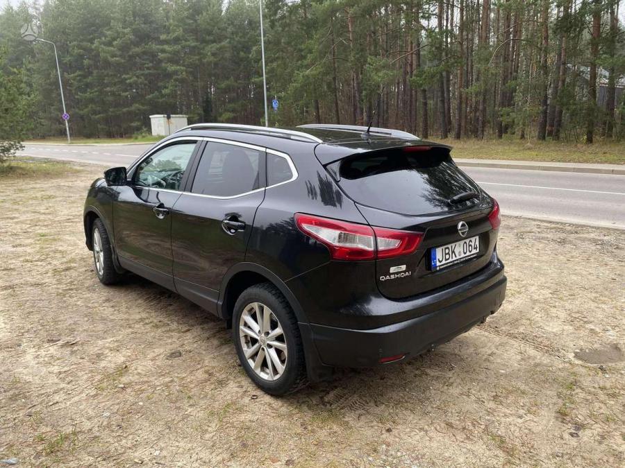 Black Nissan Qashqai 2015 in Vilnius, with an engine capacity of 1.20 L and mileage of 172 thousand km for 9200 €, photo 4 on AUTOMOTO.COM.LV
