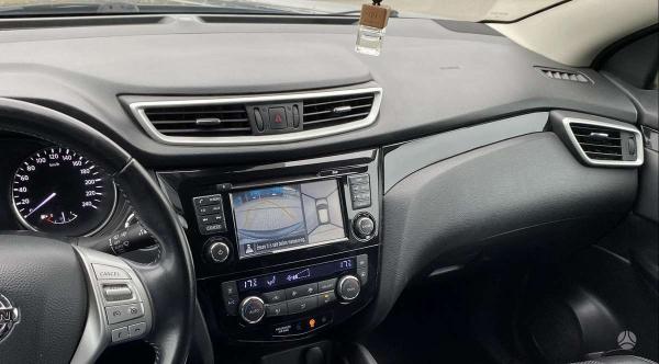 Black Nissan Qashqai 2015 in Vilnius, with an engine capacity of 1.20 L and mileage of 172 thousand km for 9200 €, photo 5 on AUTOMOTO.COM.LV