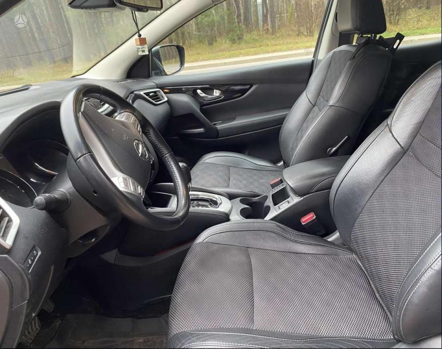 Black Nissan Qashqai 2015 in Vilnius, with an engine capacity of 1.20 L and mileage of 172 thousand km for 9200 €, photo 10 on AUTOMOTO.COM.LV
