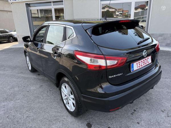 Melns Nissan Qashqai 2015 Viļņa, ar dzinēja tilpumu 1.46 L un nobraukumu 285 tūkst. km par 6600 €, foto 3 vietnē AUTOMOTO.COM.LV