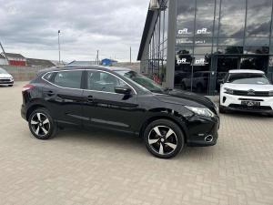 Melns Nissan Qashqai 2015 Tauragė, ar dzinēja tilpumu 1.60 L un nobraukumu 243 tūkst. km par 6400 €, foto  vietnē AUTOMOTO.COM.LV
