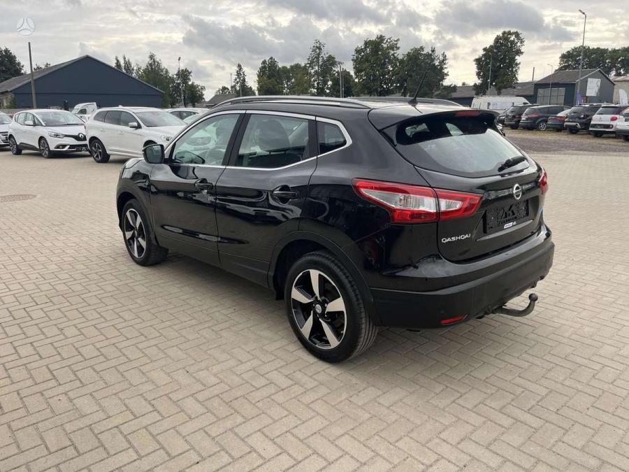 Melns Nissan Qashqai 2015 Tauragė, ar dzinēja tilpumu 1.60 L un nobraukumu 243 tūkst. km par 6400 €, foto 4 vietnē AUTOMOTO.COM.LV